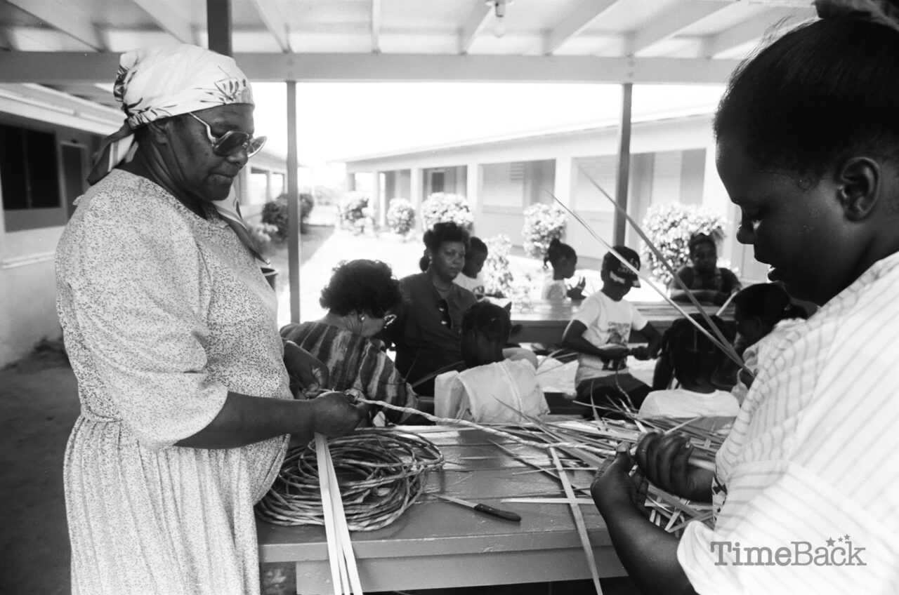 Thatch rope-making | TimeBack