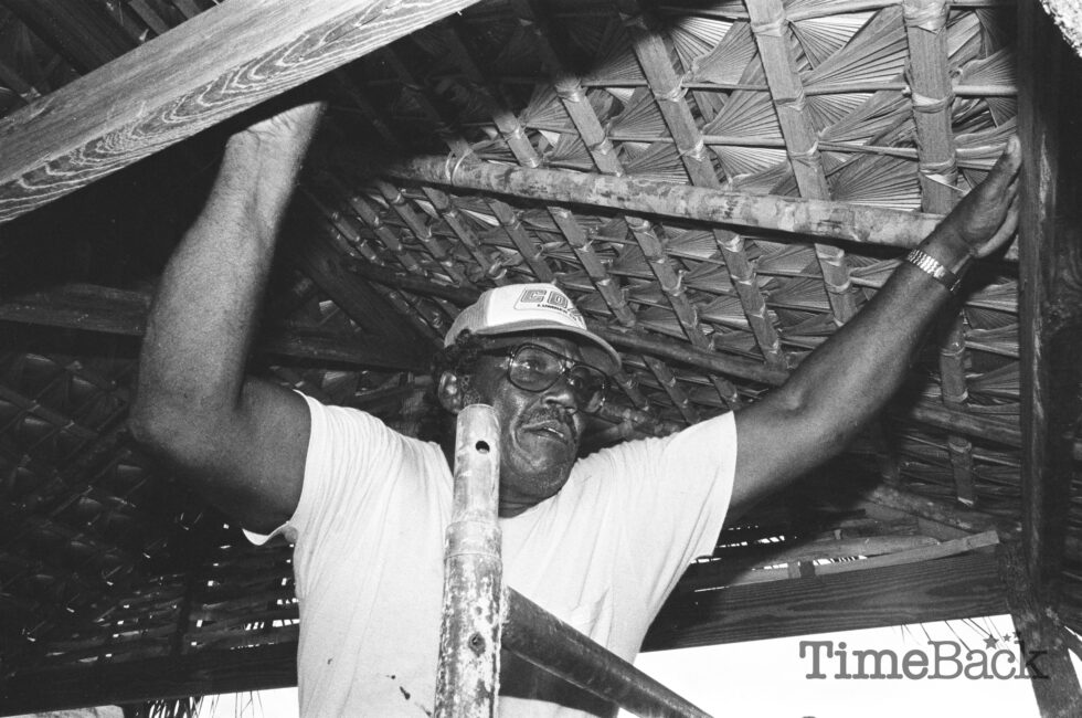 Man building a thatch roof, 1990 | TimeBack
